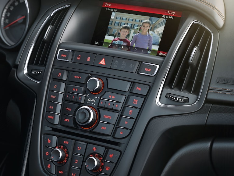 Découvrez les options d’infodivertissement du Cascada | Opel Luxembourg